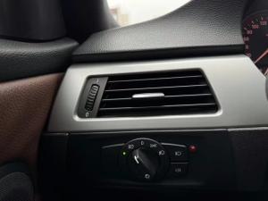 Black BMW 330 2006 in Riga, with an engine capacity of 3.00 L and mileage of 346 thousand km for 3190 €, photo 39 on AUTOMOTO.COM.LV