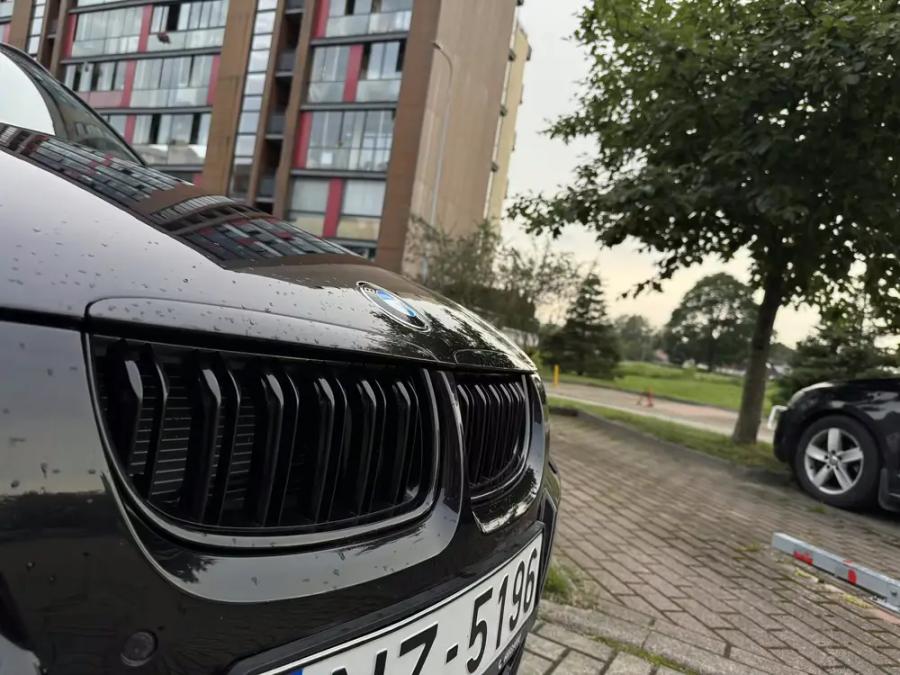 Black BMW 330 2006 in Riga, with an engine capacity of 3.00 L and mileage of 281 thousand km for 4990 €, photo 4 on AUTOMOTO.COM.LV