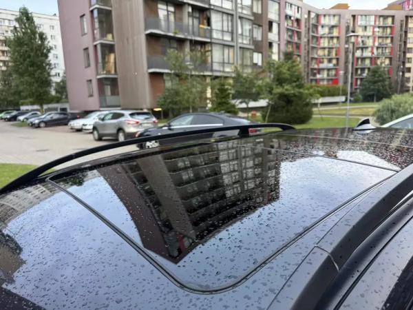 Black BMW 330 2006 in Riga, with an engine capacity of 3.00 L and mileage of 281 thousand km for 4990 €, photo 4 on AUTOMOTO.COM.LV