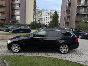 Black BMW 330 2006 in Riga, with an engine capacity of 3.00 L and mileage of 281 thousand km for 4990 €, photo 6 on AUTOMOTO.COM.LV