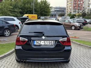 Black BMW 330 2006 in Riga, with an engine capacity of 3.00 L and mileage of 281 thousand km for 4990 €, photo 7 on AUTOMOTO.COM.LV