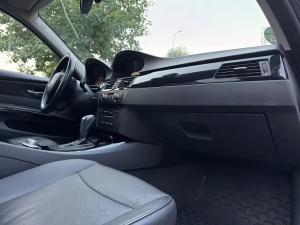 Black BMW 330 2006 in Riga, with an engine capacity of 3.00 L and mileage of 281 thousand km for 4990 €, photo 12 on AUTOMOTO.COM.LV