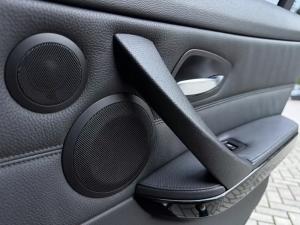 Black BMW 330 2006 in Riga, with an engine capacity of 3.00 L and mileage of 281 thousand km for 4990 €, photo 14 on AUTOMOTO.COM.LV