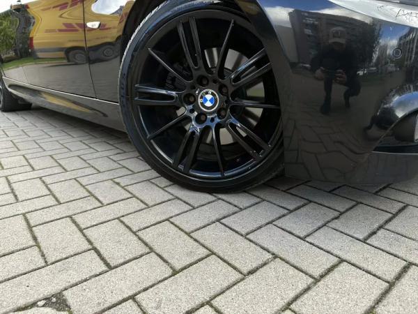 Black BMW 330 2006 in Riga, with an engine capacity of 3.00 L and mileage of 334 thousand km for 4490 €, photo 2 on AUTOMOTO.COM.LV