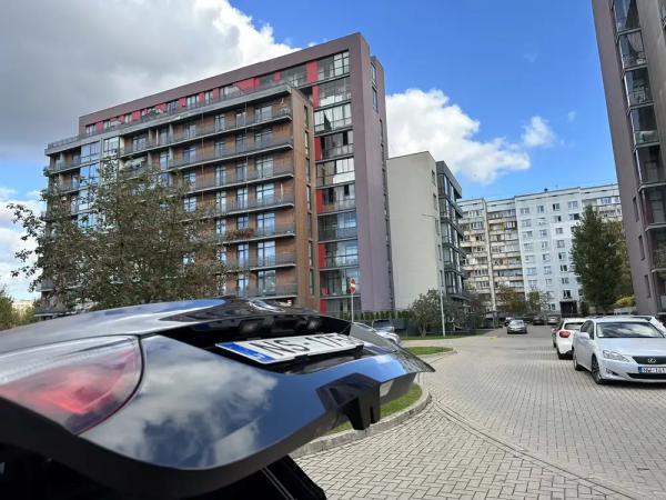 Black BMW 330 2006 in Riga, with an engine capacity of 3.00 L and mileage of 334 thousand km for 4490 €, photo 8 on AUTOMOTO.COM.LV