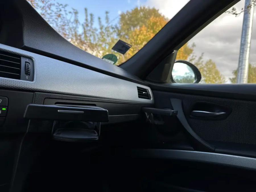 Melns BMW 330 2006 Rīga, ar dzinēja tilpumu 3.00 L un nobraukumu 334 tūkst. km par 4490 €, foto 24 vietnē AUTOMOTO.COM.LV