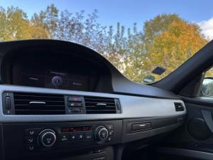 Melns BMW 330 2006 Rīga, ar dzinēja tilpumu 3.00 L un nobraukumu 334 tūkst. km par 4490 €, foto 28 vietnē AUTOMOTO.COM.LV