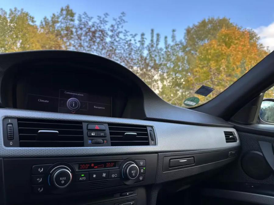 Melns BMW 330 2006 Rīga, ar dzinēja tilpumu 3.00 L un nobraukumu 334 tūkst. km par 4490 €, foto 28 vietnē AUTOMOTO.COM.LV