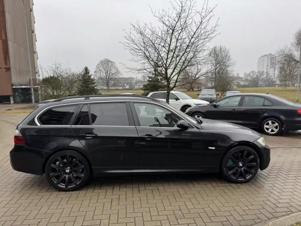Black BMW 330 2006 in Riga, with an engine capacity of 3.00 L and mileage of 360 thousand km for 4790 €, photo 4 on AUTOMOTO.COM.LV