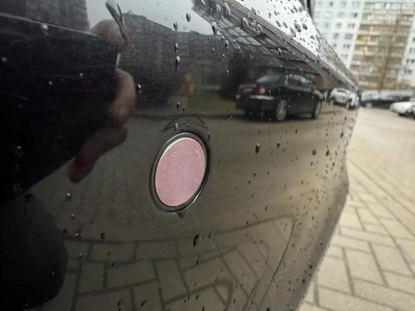 Black BMW 330 2006 in Riga, with an engine capacity of 3.00 L and mileage of 360 thousand km for 4790 €, photo 7 on AUTOMOTO.COM.LV