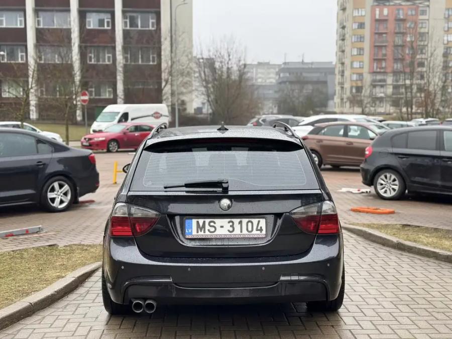 Black BMW 330 2006 in Riga, with an engine capacity of 3.00 L and mileage of 360 thousand km for 4790 €, photo 9 on AUTOMOTO.COM.LV