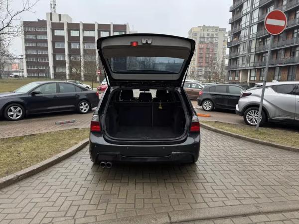 Black BMW 330 2006 in Riga, with an engine capacity of 3.00 L and mileage of 360 thousand km for 4790 €, photo 9 on AUTOMOTO.COM.LV
