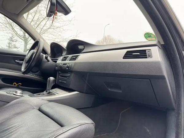 Black BMW 330 2006 in Riga, with an engine capacity of 3.00 L and mileage of 360 thousand km for 4790 €, photo 10 on AUTOMOTO.COM.LV
