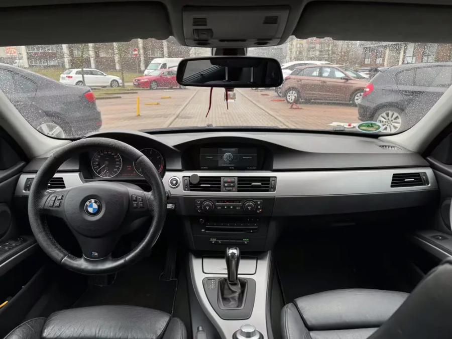 Black BMW 330 2006 in Riga, with an engine capacity of 3.00 L and mileage of 360 thousand km for 4790 €, photo 12 on AUTOMOTO.COM.LV