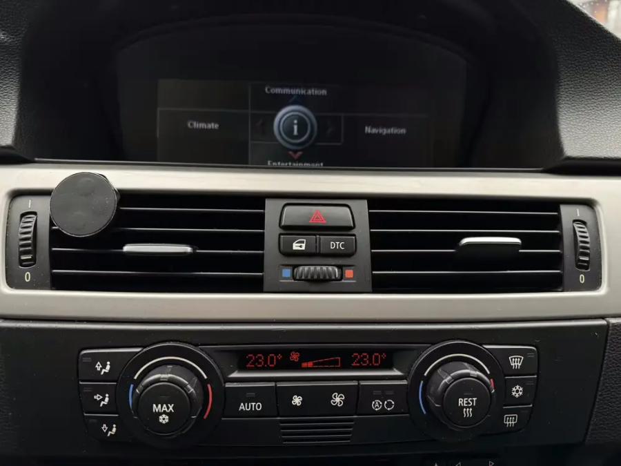 Black BMW 330 2006 in Riga, with an engine capacity of 3.00 L and mileage of 360 thousand km for 4790 €, photo 20 on AUTOMOTO.COM.LV