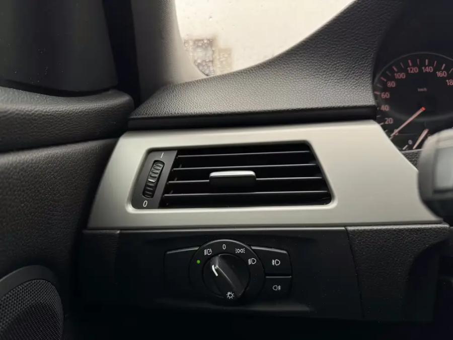Black BMW 330 2006 in Riga, with an engine capacity of 3.00 L and mileage of 360 thousand km for 4790 €, photo 25 on AUTOMOTO.COM.LV