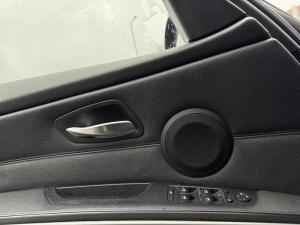 Black BMW 330 2006 in Riga, with an engine capacity of 3.00 L and mileage of 360 thousand km for 4790 €, photo 27 on AUTOMOTO.COM.LV