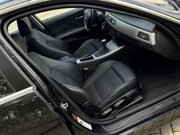 Black BMW 330 2006 in Jurmala, with an engine capacity of 3.00 L and mileage of 327 thousand km for 5190 €, photo 9 on AUTOMOTO.COM.LV