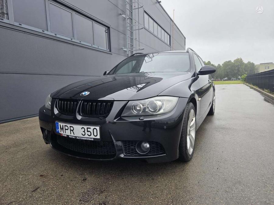 Black BMW 330 2006 in Siauliai, with an engine capacity of 2.99 L and mileage of 372 thousand km for 4200 €, photo 1 on AUTOMOTO.COM.LV