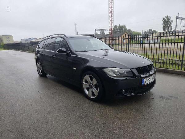 Black BMW 330 2006 in Siauliai, with an engine capacity of 2.99 L and mileage of 372 thousand km for 4200 €, photo 2 on AUTOMOTO.COM.LV