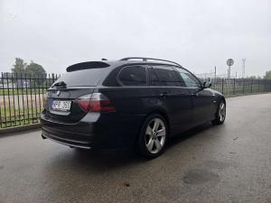 Black BMW 330 2006 in Siauliai, with an engine capacity of 2.99 L and mileage of 372 thousand km for 4200 €, photo 5 on AUTOMOTO.COM.LV