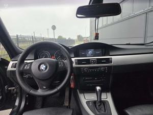 Black BMW 330 2006 in Siauliai, with an engine capacity of 2.99 L and mileage of 372 thousand km for 4200 €, photo 6 on AUTOMOTO.COM.LV