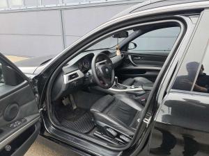 Black BMW 330 2006 in Siauliai, with an engine capacity of 2.99 L and mileage of 372 thousand km for 4200 €, photo 7 on AUTOMOTO.COM.LV