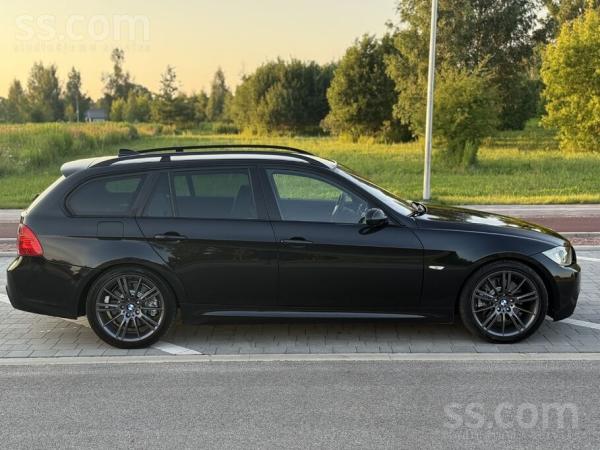 Black BMW 330 2006 in Jelgava, with an engine capacity of 3.00 L and mileage of 323 thousand km for 5990 €, photo 5 on AUTOMOTO.COM.LV