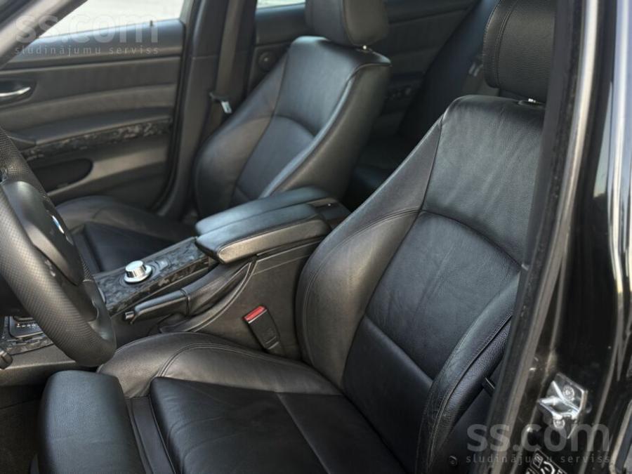 Black BMW 330 2006 in Jelgava, with an engine capacity of 3.00 L and mileage of 323 thousand km for 5990 €, photo 9 on AUTOMOTO.COM.LV