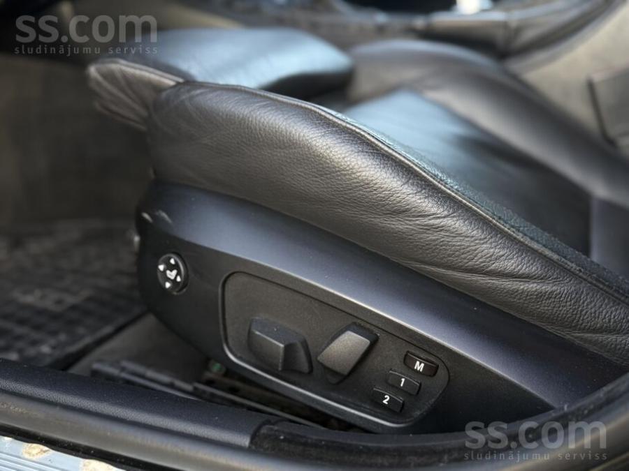 Black BMW 330 2006 in Jelgava, with an engine capacity of 3.00 L and mileage of 323 thousand km for 5990 €, photo 10 on AUTOMOTO.COM.LV