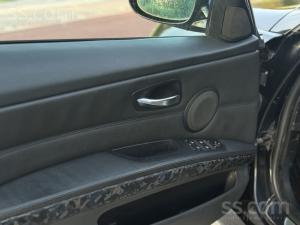 Black BMW 330 2006 in Jelgava, with an engine capacity of 3.00 L and mileage of 323 thousand km for 5990 €, photo 13 on AUTOMOTO.COM.LV