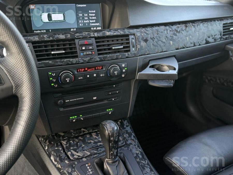 Black BMW 330 2006 in Jelgava, with an engine capacity of 3.00 L and mileage of 323 thousand km for 5990 €, photo 15 on AUTOMOTO.COM.LV
