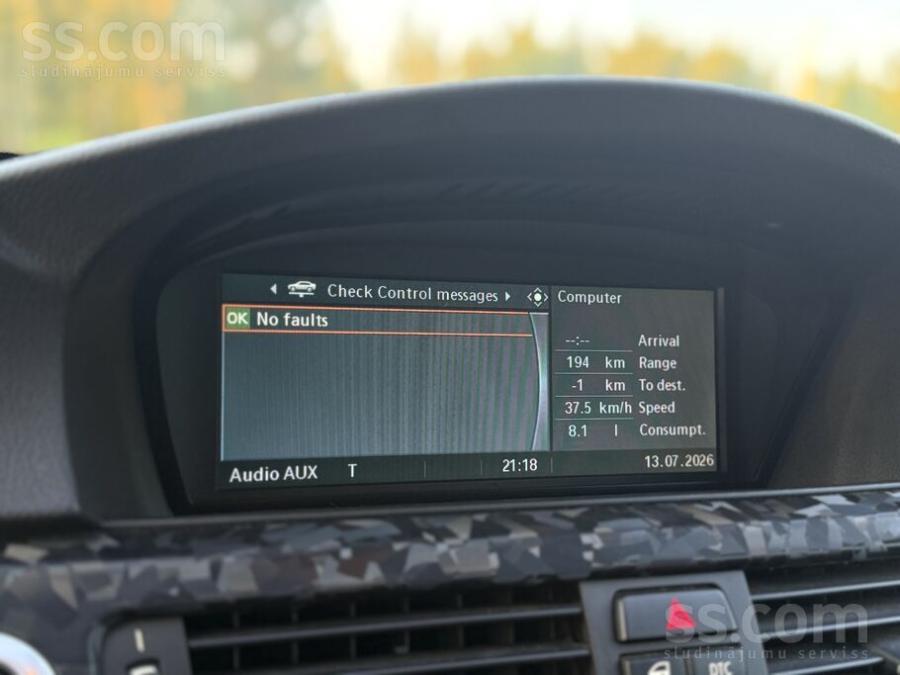 Black BMW 330 2006 in Jelgava, with an engine capacity of 3.00 L and mileage of 323 thousand km for 5990 €, photo 17 on AUTOMOTO.COM.LV