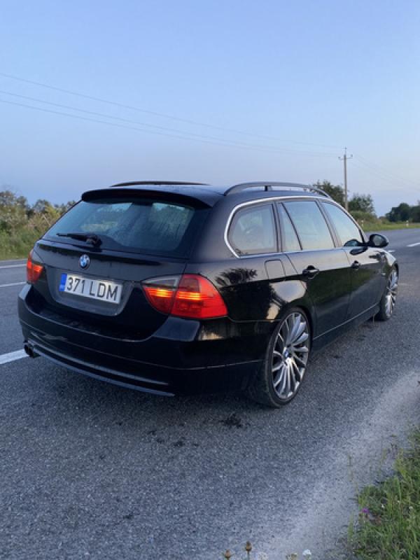 Melns BMW 330 2006 Jegeva, ar dzinēja tilpumu 3.00 L un nobraukumu 370 tūkst. km par 5000 €, foto 3 vietnē AUTOMOTO.COM.LV