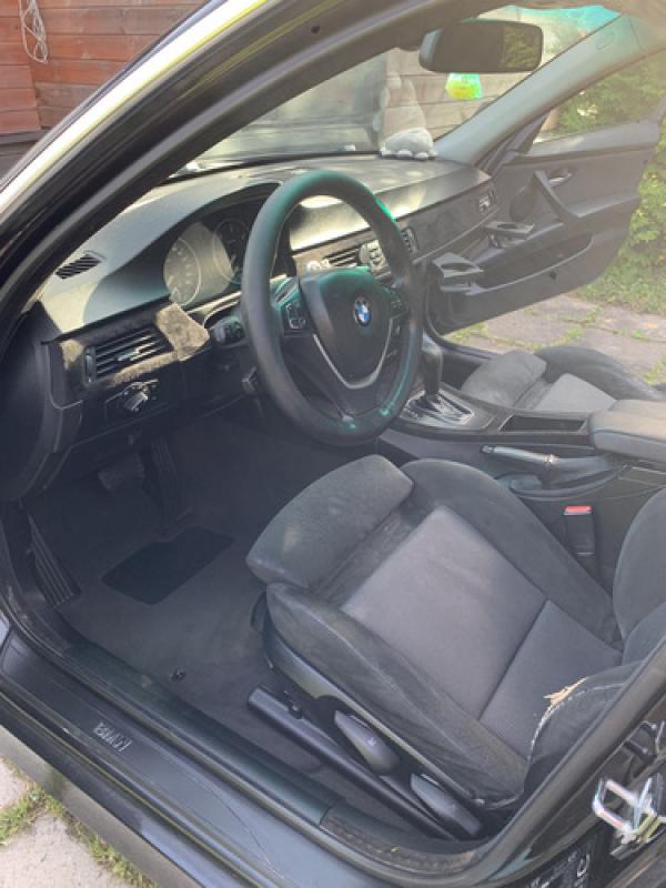 Melns BMW 330 2006 Jegeva, ar dzinēja tilpumu 3.00 L un nobraukumu 370 tūkst. km par 5000 €, foto 4 vietnē AUTOMOTO.COM.LV