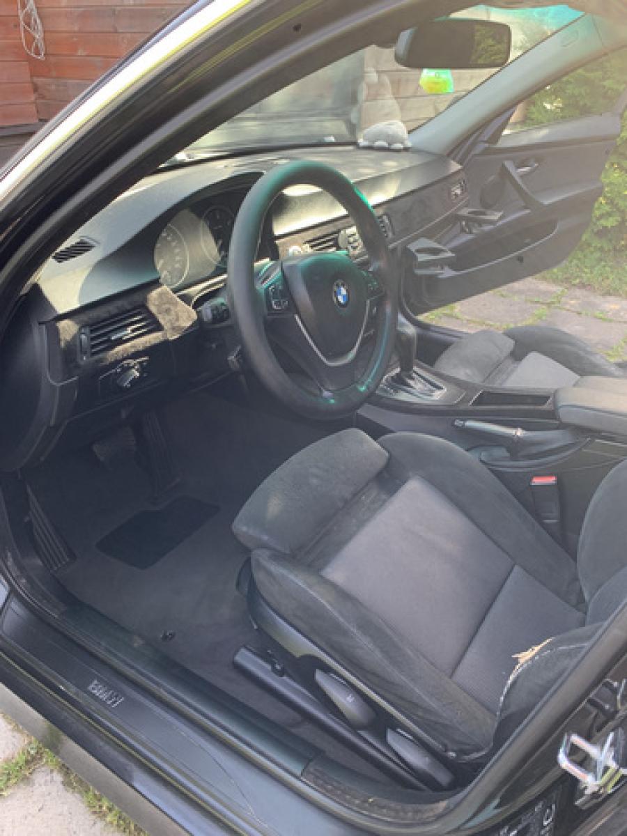 Melns BMW 330 2006 Jegeva, ar dzinēja tilpumu 3.00 L un nobraukumu 370 tūkst. km par 5000 €, foto 5 vietnē AUTOMOTO.COM.LV