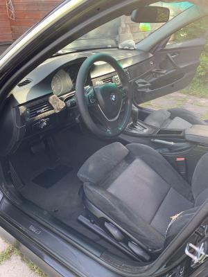 Melns BMW 330 2006 Jegeva, ar dzinēja tilpumu 3.00 L un nobraukumu 370 tūkst. km par 5000 €, foto 13 vietnē AUTOMOTO.COM.LV