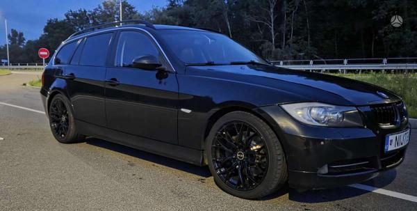 Melns BMW 330 2006 Šauļi, ar dzinēja tilpumu 2.99 L un nobraukumu 366 tūkst. km par 4200 €, foto 1 vietnē AUTOMOTO.COM.LV