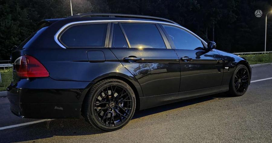 Melns BMW 330 2006 Šauļi, ar dzinēja tilpumu 2.99 L un nobraukumu 366 tūkst. km par 4200 €, foto 3 vietnē AUTOMOTO.COM.LV