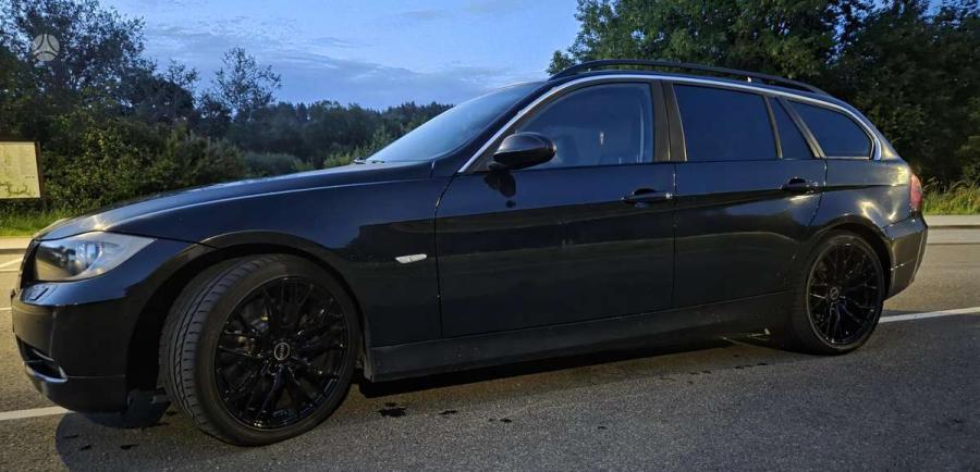 Melns BMW 330 2006 Šauļi, ar dzinēja tilpumu 2.99 L un nobraukumu 366 tūkst. km par 4200 €, foto 6 vietnē AUTOMOTO.COM.LV