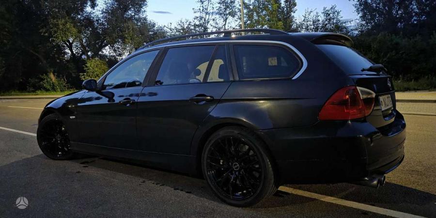 Melns BMW 330 2006 Šauļi, ar dzinēja tilpumu 2.99 L un nobraukumu 366 tūkst. km par 4200 €, foto 7 vietnē AUTOMOTO.COM.LV