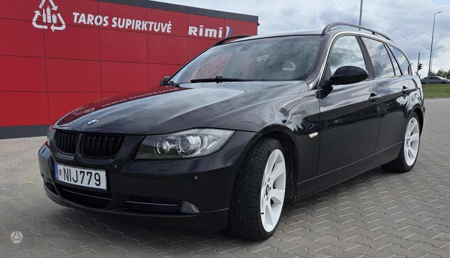 Melns BMW 330 2006 Šauļi, ar dzinēja tilpumu 2.99 L un nobraukumu 366 tūkst. km par 4200 €, foto 8 vietnē AUTOMOTO.COM.LV