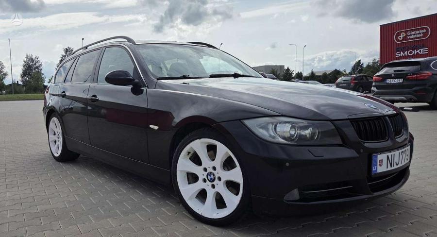 Melns BMW 330 2006 Šauļi, ar dzinēja tilpumu 2.99 L un nobraukumu 366 tūkst. km par 4200 €, foto 9 vietnē AUTOMOTO.COM.LV