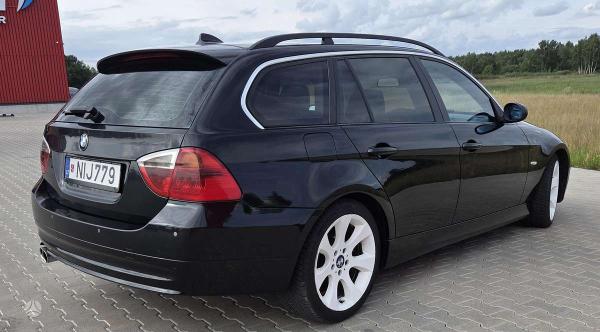 Melns BMW 330 2006 Šauļi, ar dzinēja tilpumu 2.99 L un nobraukumu 366 tūkst. km par 4200 €, foto 10 vietnē AUTOMOTO.COM.LV