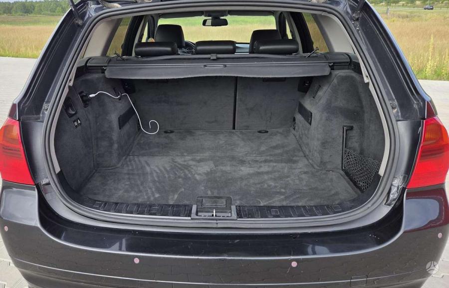 Melns BMW 330 2006 Šauļi, ar dzinēja tilpumu 2.99 L un nobraukumu 366 tūkst. km par 4200 €, foto 12 vietnē AUTOMOTO.COM.LV