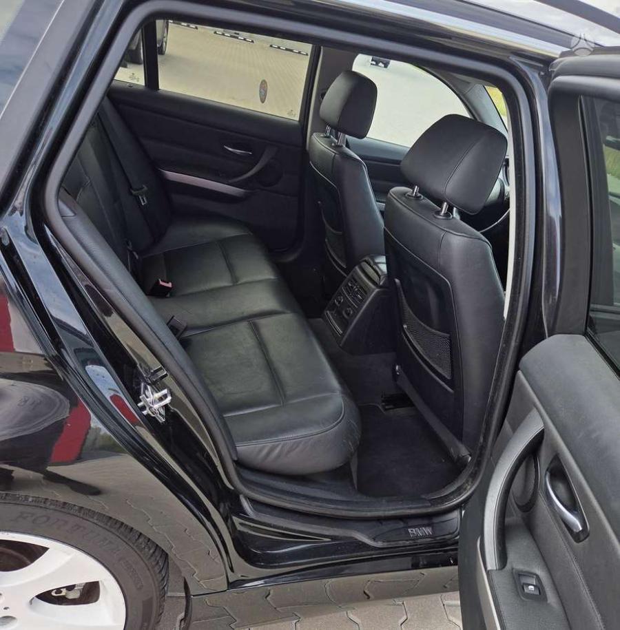 Melns BMW 330 2006 Šauļi, ar dzinēja tilpumu 2.99 L un nobraukumu 366 tūkst. km par 4200 €, foto 16 vietnē AUTOMOTO.COM.LV