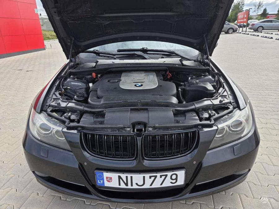 Melns BMW 330 2006 Šauļi, ar dzinēja tilpumu 2.99 L un nobraukumu 366 tūkst. km par 4200 €, foto 17 vietnē AUTOMOTO.COM.LV