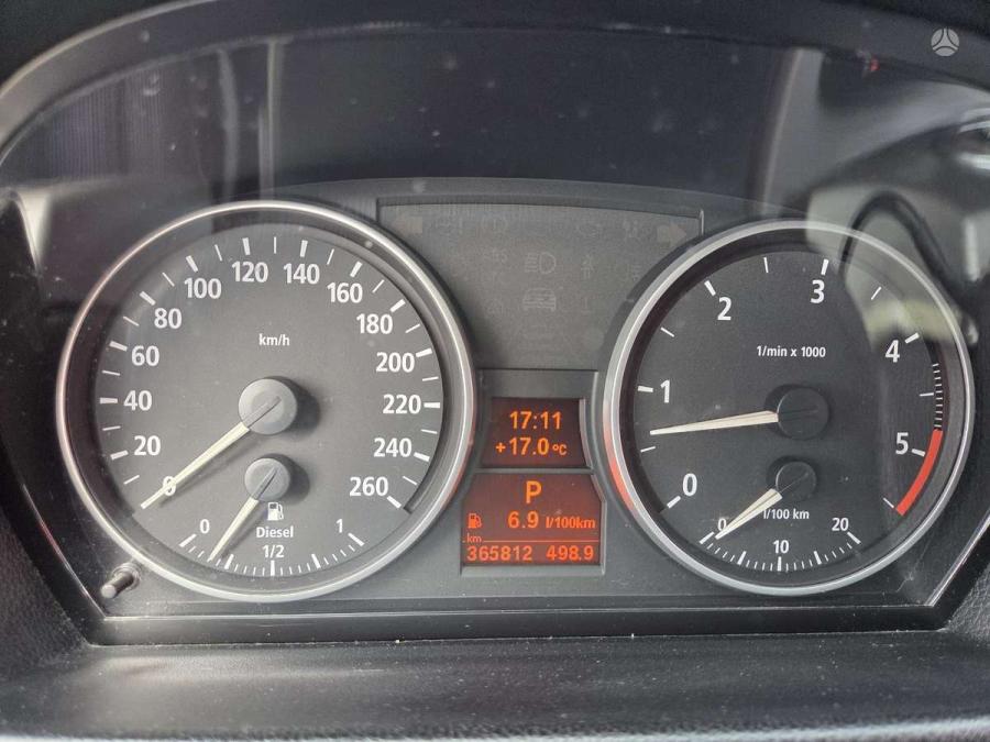 Melns BMW 330 2006 Šauļi, ar dzinēja tilpumu 2.99 L un nobraukumu 366 tūkst. km par 4200 €, foto 18 vietnē AUTOMOTO.COM.LV