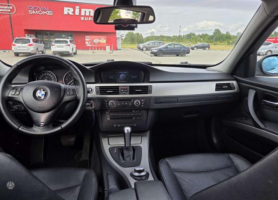 Melns BMW 330 2006 Šauļi, ar dzinēja tilpumu 2.99 L un nobraukumu 366 tūkst. km par 4200 €, foto 20 vietnē AUTOMOTO.COM.LV