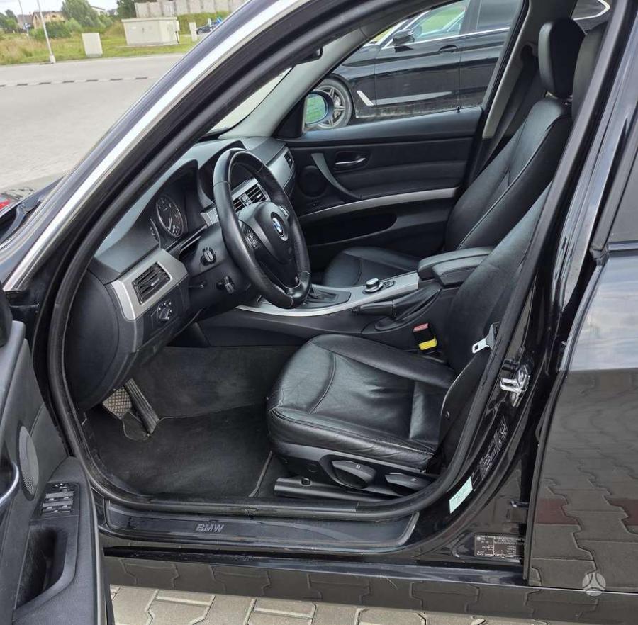 Melns BMW 330 2006 Šauļi, ar dzinēja tilpumu 2.99 L un nobraukumu 366 tūkst. km par 4200 €, foto 21 vietnē AUTOMOTO.COM.LV
